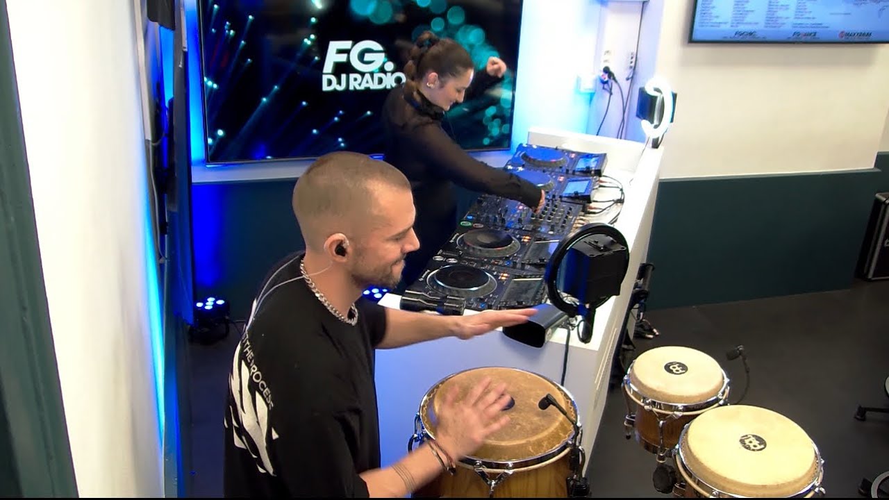 MOND. LIVE @ RADIO FG 2025 - YouTube