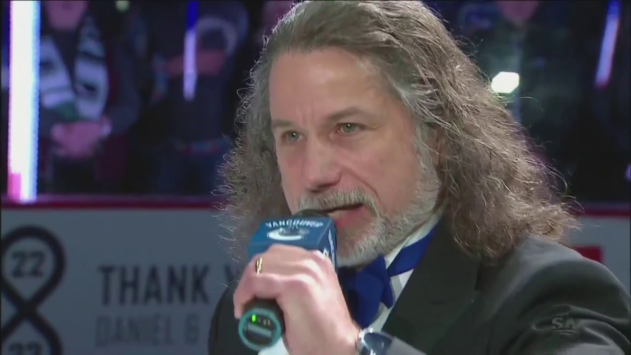 Daniel and Henrik Sedin - Final Home Game National Anthem 04/05/18 [HD ...