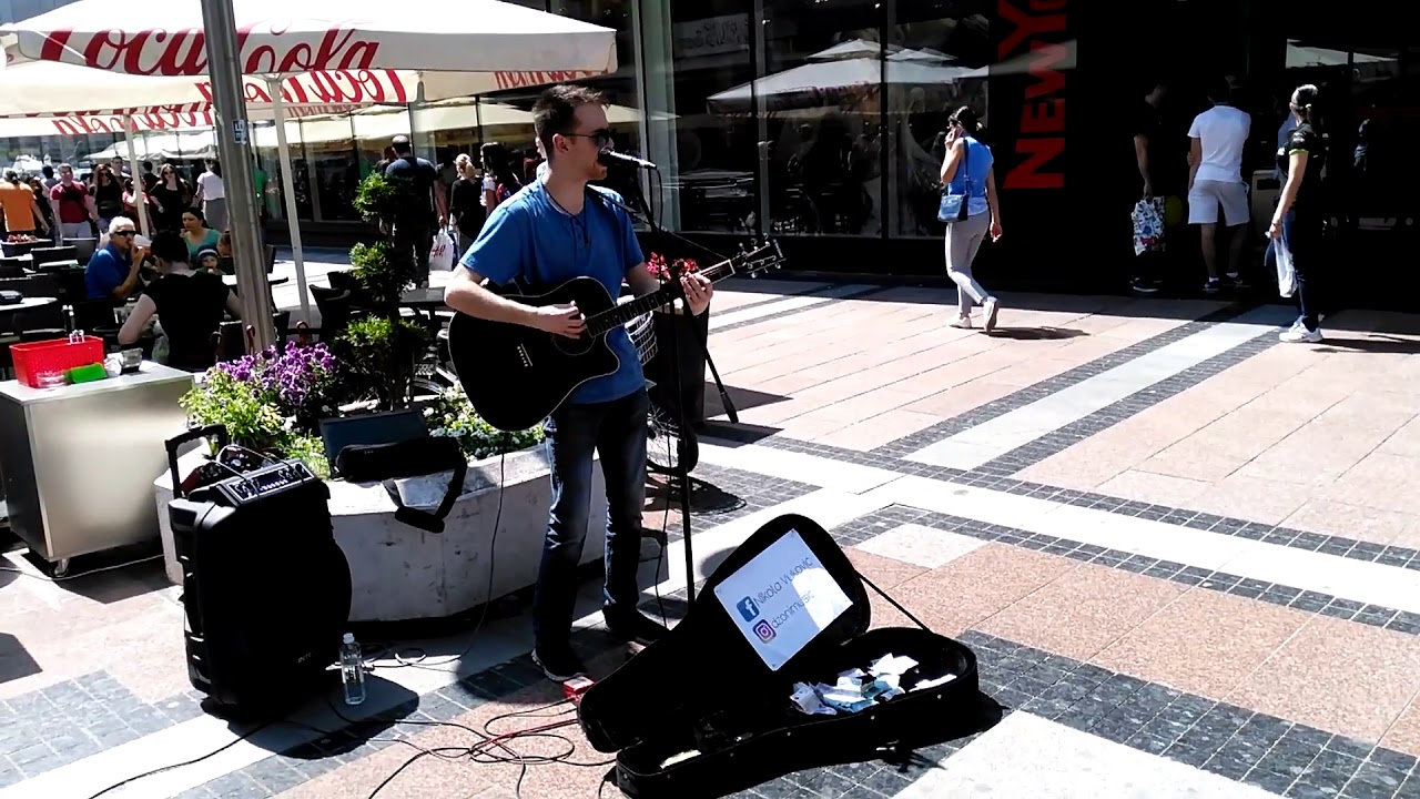Ulicni svirac Nikola Vukovic Pobedina Nis - Tropski Bar - YouTube