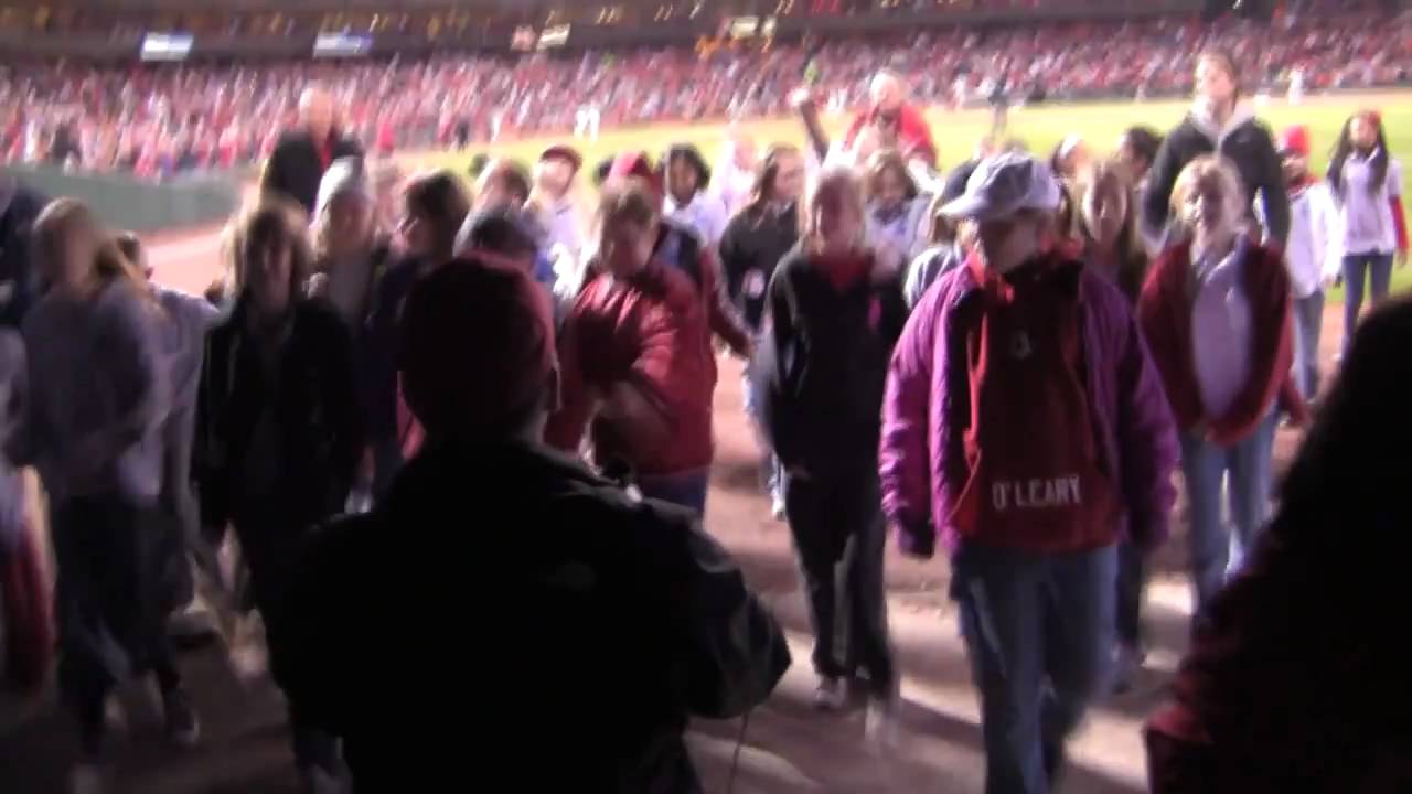Harvest Ridge Elementary School Choir at Busch Stadium - YouTube