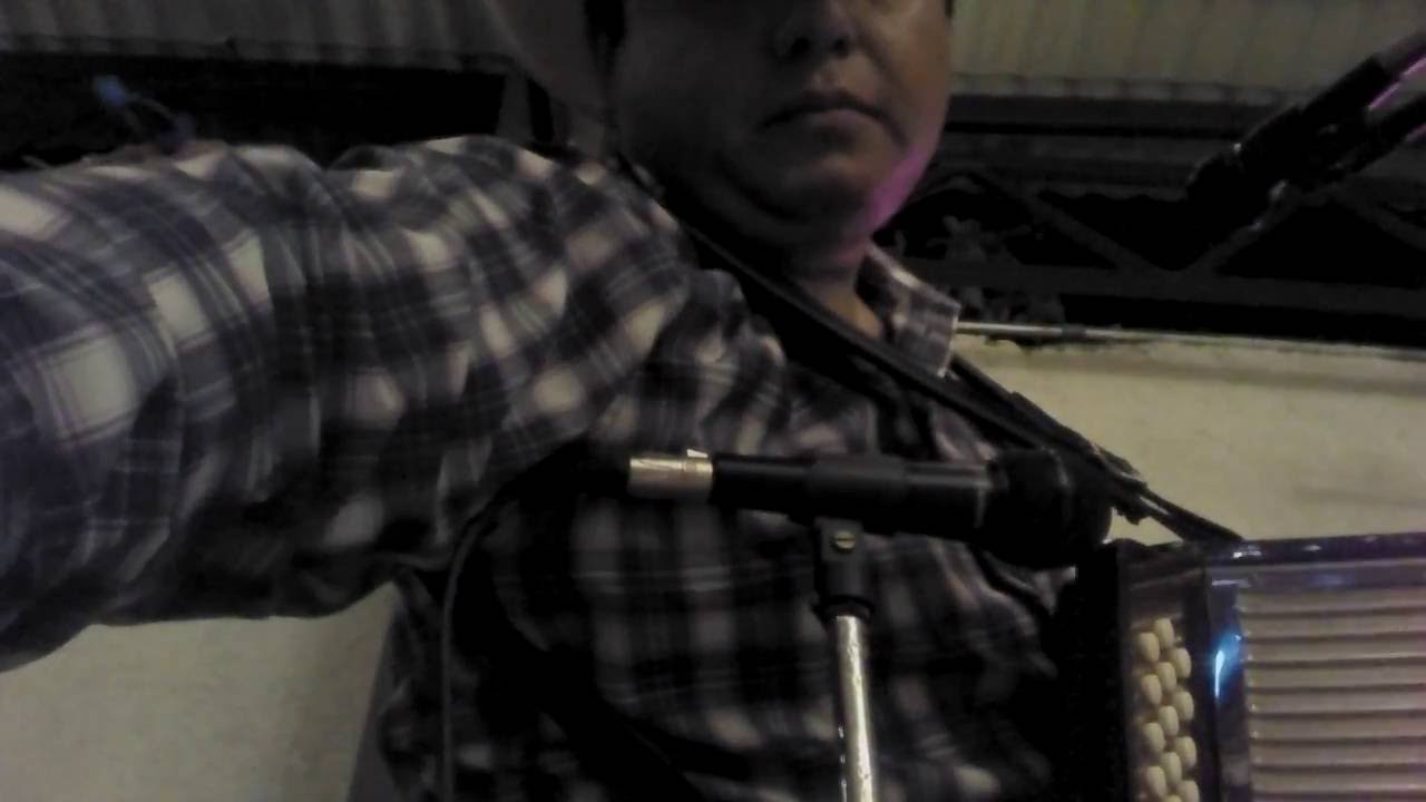 LA GALLINA ABADA (HERMANOS FLORES) - YouTube