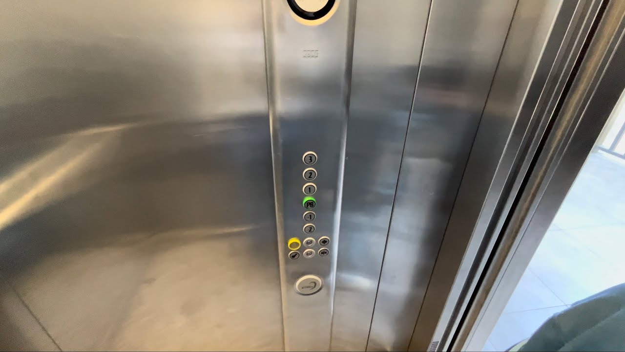 2008 KONE Ecodisc Traction Elevator at Paseo Santa Lucía in Monterrey, Mexico. - YouTube