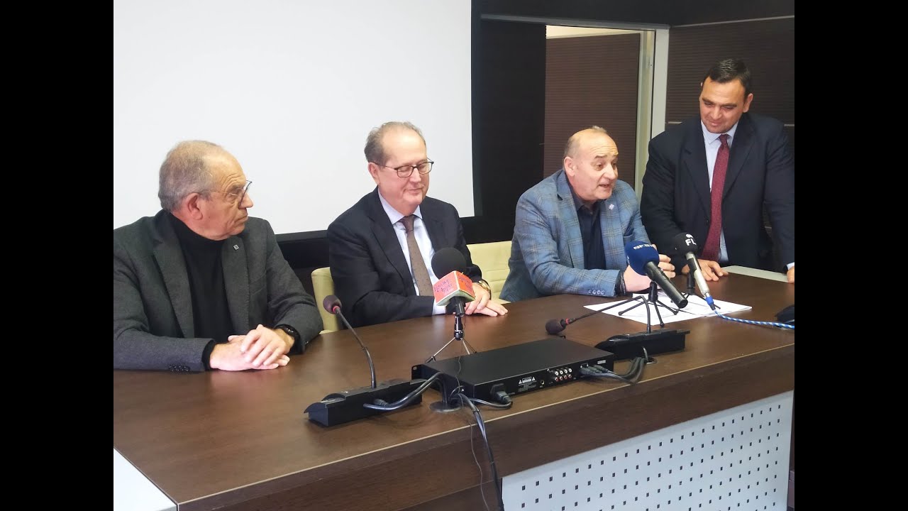 ΙΣΤΟΡΙΚΗ ΗΜΕΡΑ - ΕΠΕΣΑΝ ΟΙ ΥΠΟΓΡΑΦΕΣ ΓΙΑ ΤΗ ΝΕΑ ΓΕΦΥΡΑ ΤΟΥ ΕΥΡΩΤΑ - YouTube