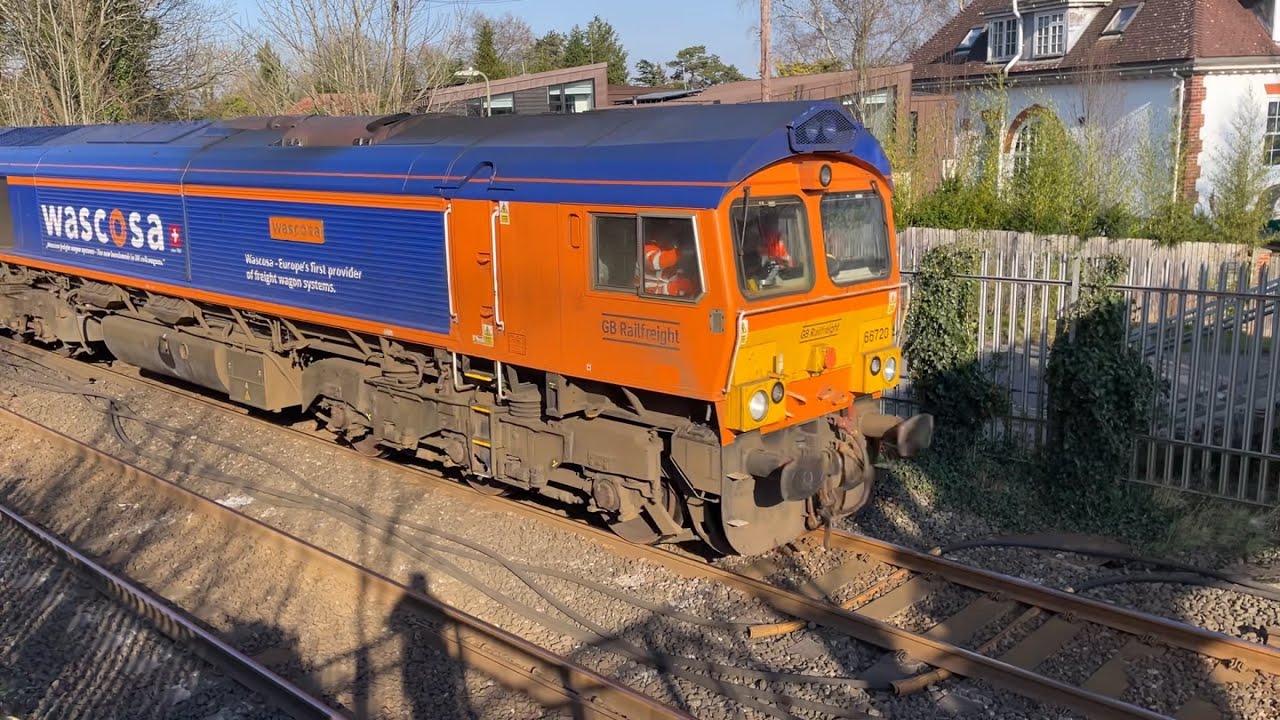 Class 66 | 66720 ’Wascosa’ + 66776 ‘Joanne’ | Two Tone | GB Railfreight ...
