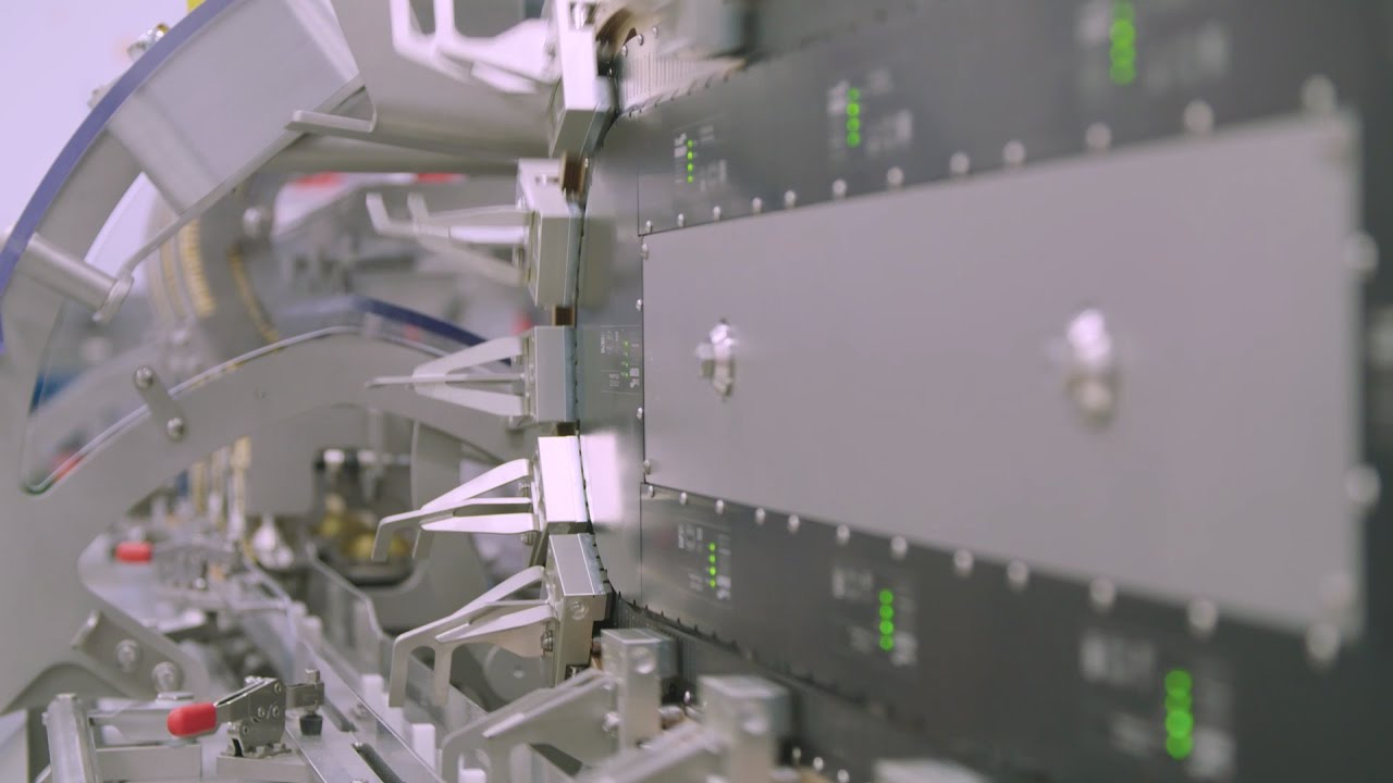 Houdijk Holland: Flex Skipper stack feeding machine for biscuits - YouTube