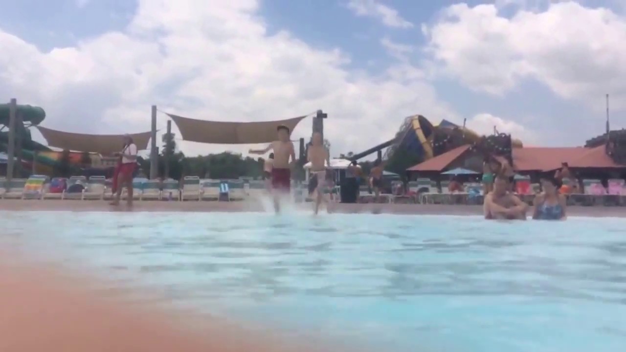 Wave pool running at Zoombezi Bay - YouTube