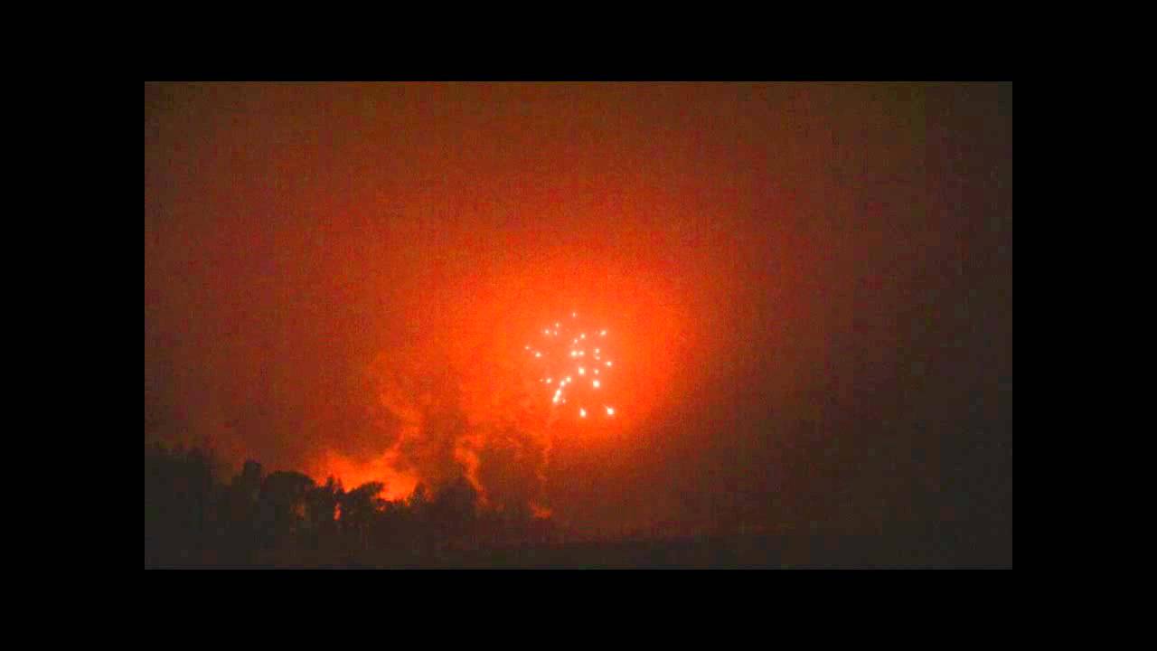 St Ives - Hemingford, Bonfire Night, Fireworks Show 5 NOV 2011 part 1 ...