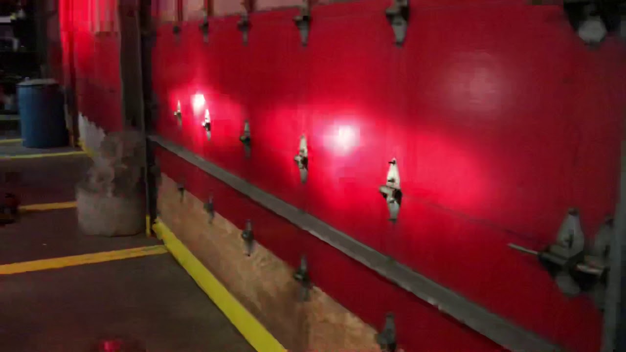 FDNY ENGINE 71 RESPONDING FROM QUARTERS ON MELROSE AVENUE IN THE ...