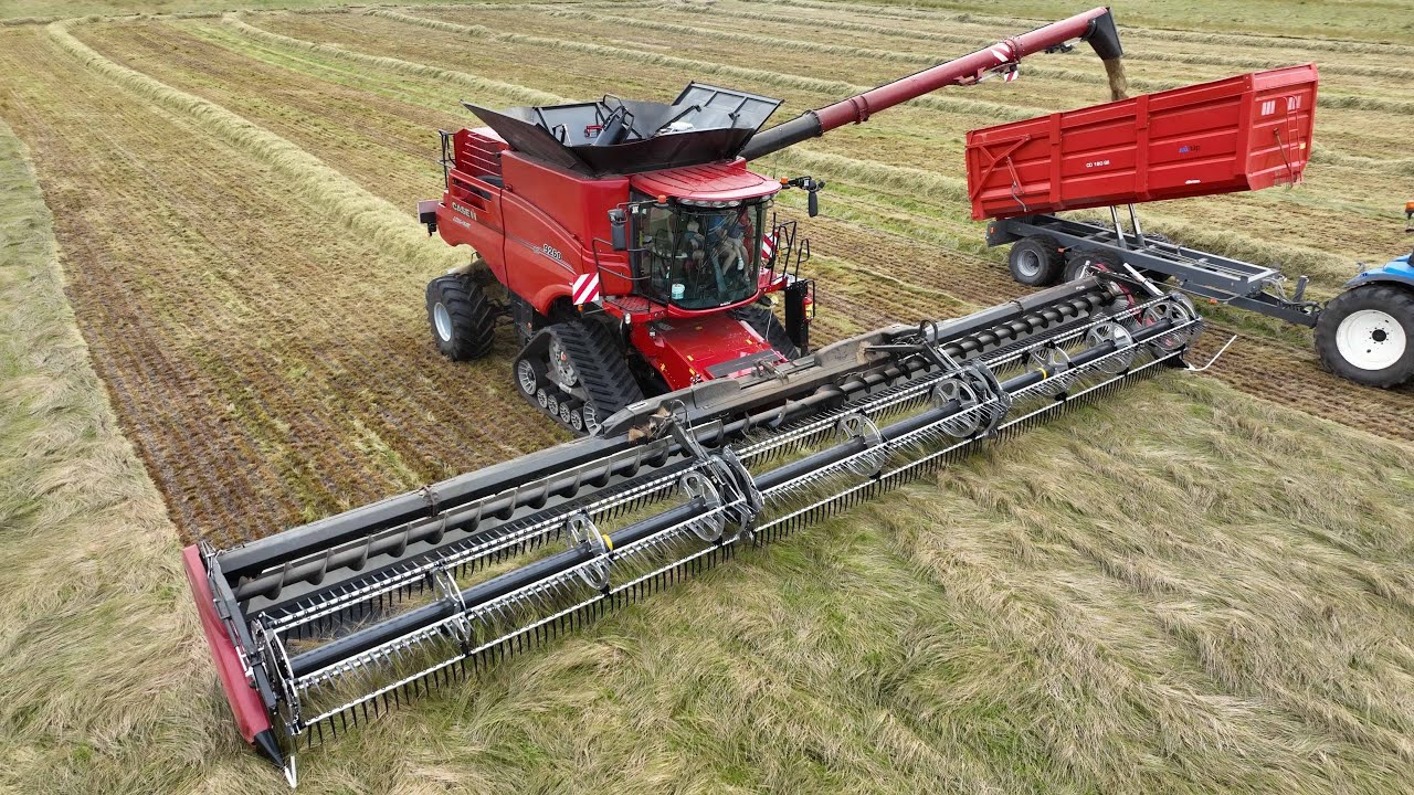 Case IH 9260 Axial-Flow with 50ft. Wide MacDon FD250 Header harvesting ...