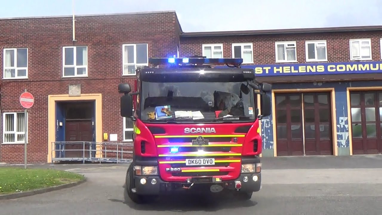 Fire engine turns out of St Helens Fire Station - YouTube