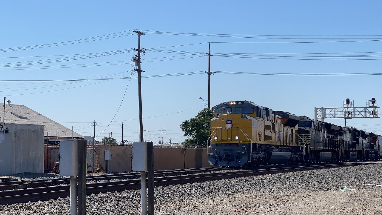 UP 8388 EAP Unit Leads a Manifest with 2 NS and a CN in Stockton! - YouTube