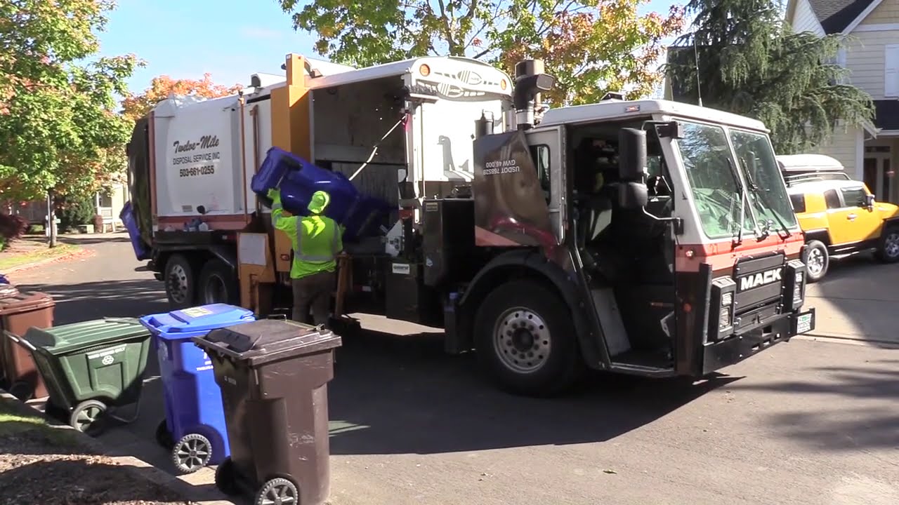 Mack LR Labrie MSL with Glass Bucket - YouTube