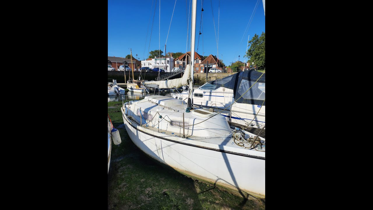 Snapdragon 24 foot yacht project - YouTube