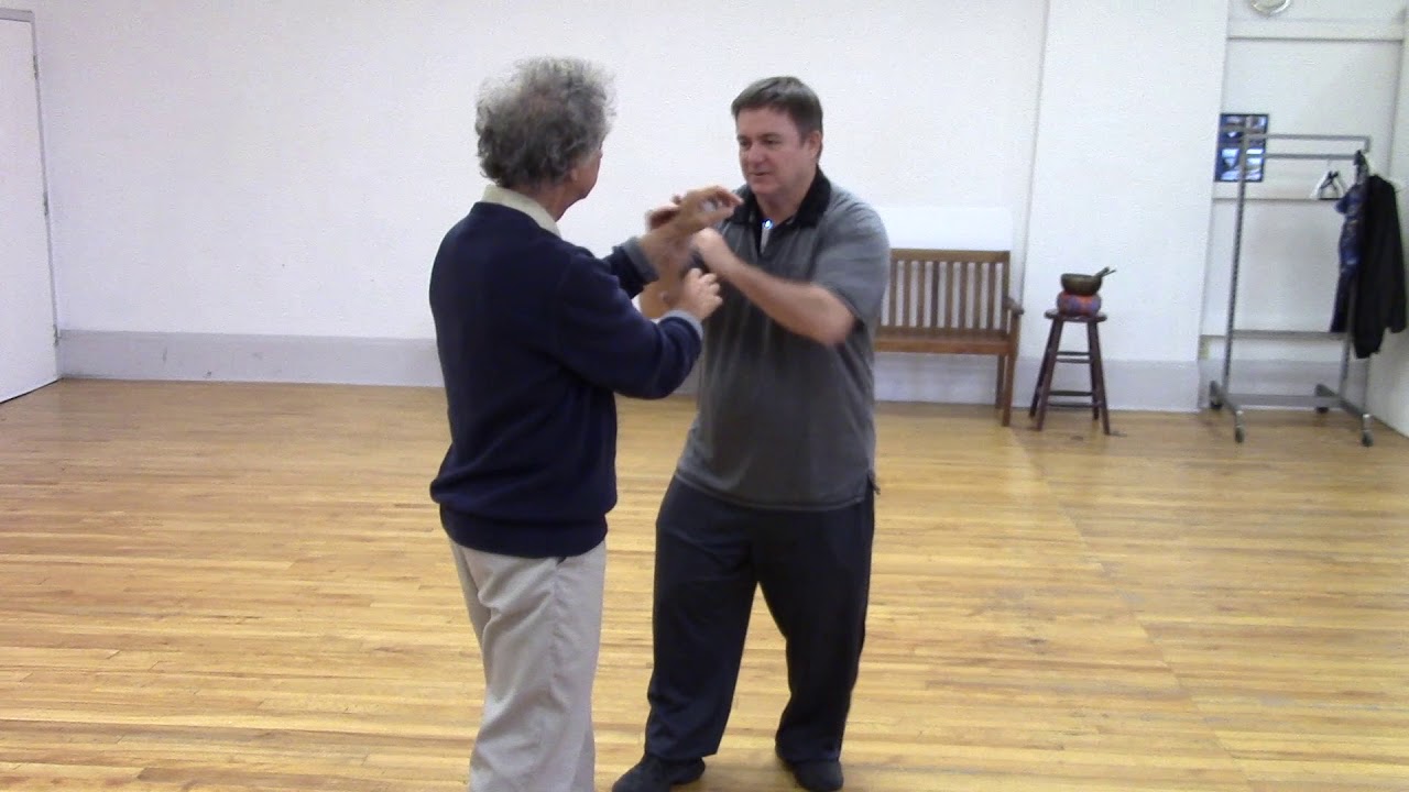 Liberating the Flinch : Tai chi fighting principles. - YouTube
