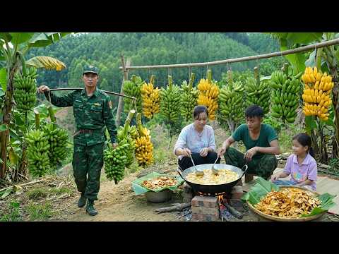 Veteran Harvests 100 Bunches of Bananas Alone | Mom Makes $500 Selling Fried Bananas