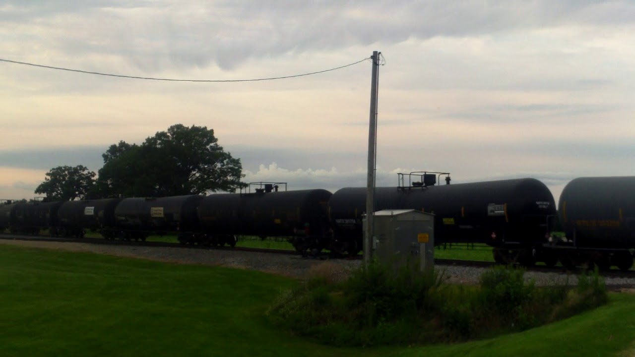 CN 2144 (ex-BNSF) leads fast EB CN U706 - YouTube