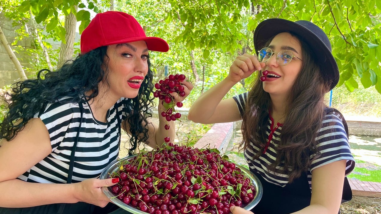 Cooking Persian Albalu Polo by the River | Traditional Cherry Chicken ...