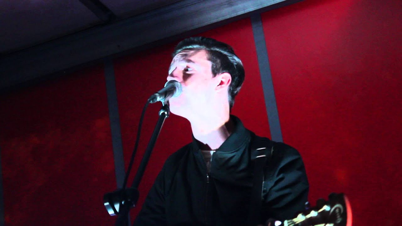 Dan Oakey at the Newport Nocturne - Boys Don't Cry Cover - YouTube