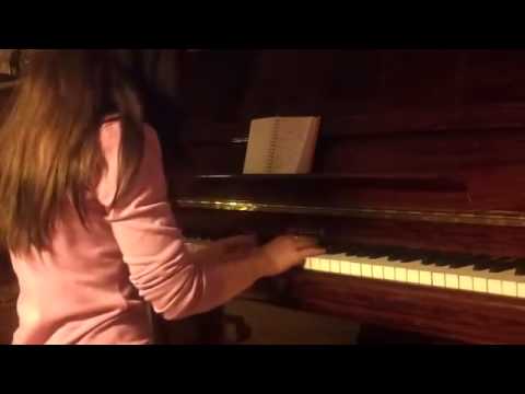 Очень красивый голос,очень красиво поет.Very beautiful voice, very beautiful Russian girl sings