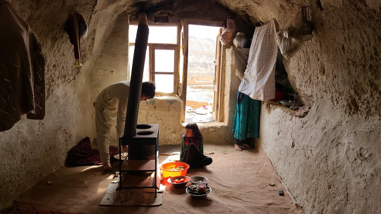 Nomadic life in the 2000 years old cave | Risk life in cave - YouTube