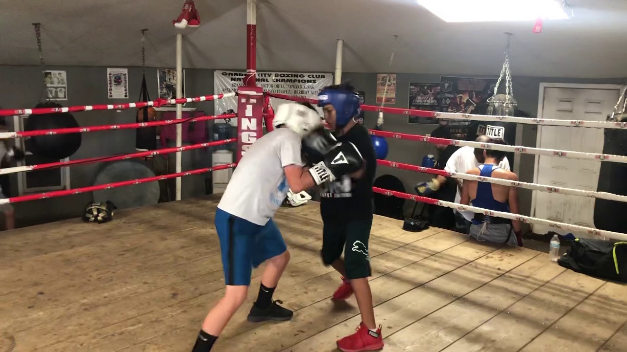 Juanito vs jaiden garden City boxing club ks - YouTube