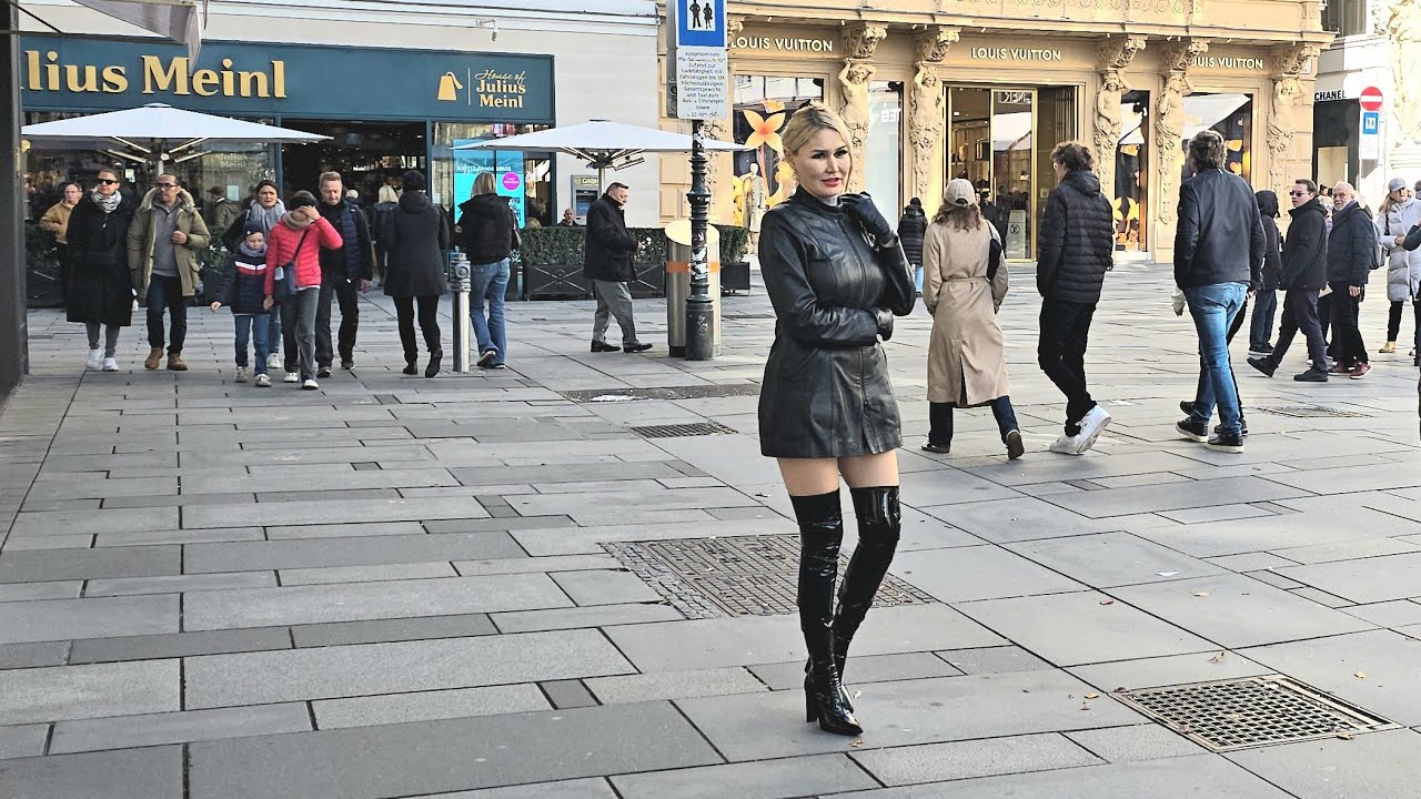 4К,Granate Travelling walking in public, sightseeing #Vienna city ...