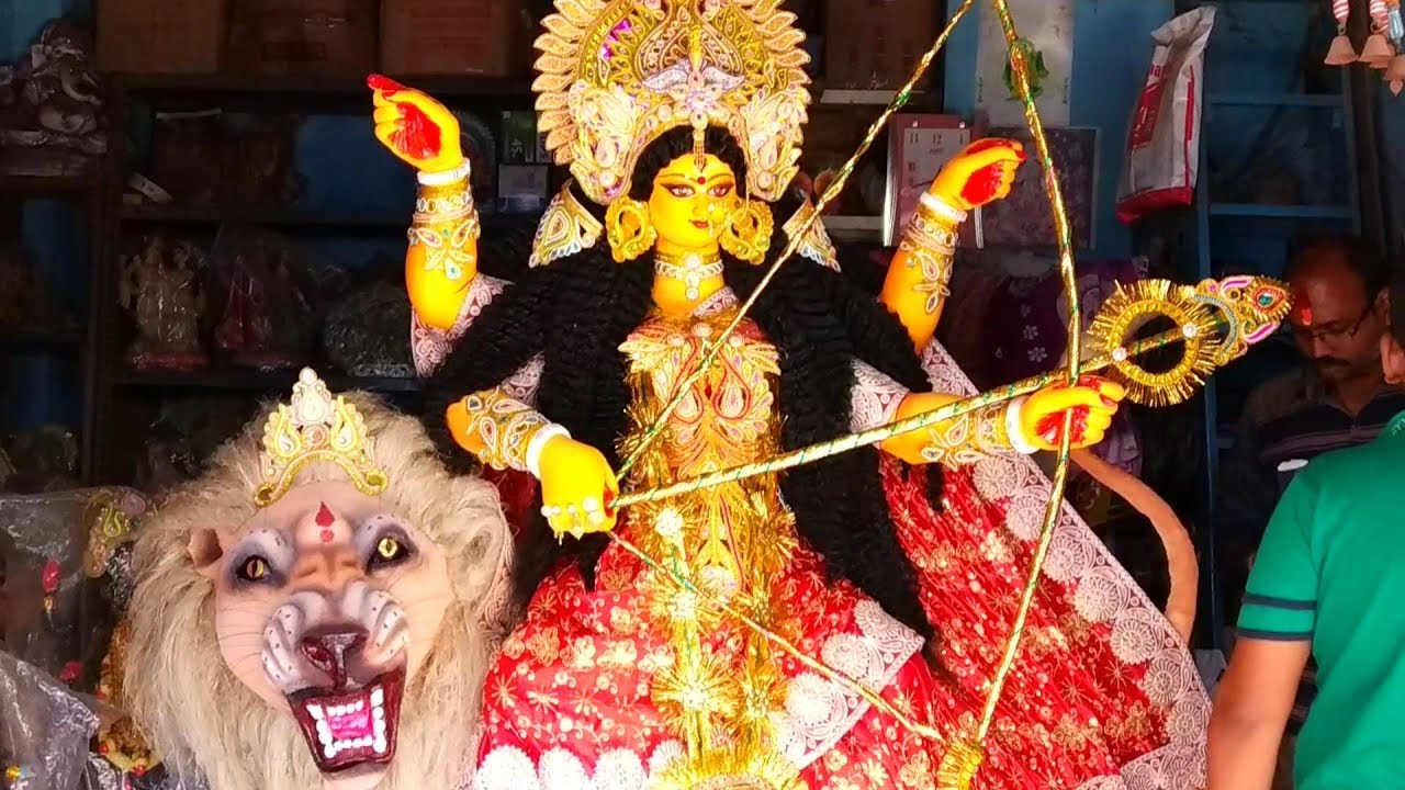 MAA JAGADDHARTI MURTI MAKING AT KUMORTULI . KUMARTULI JAGADHATRI PUJA ...