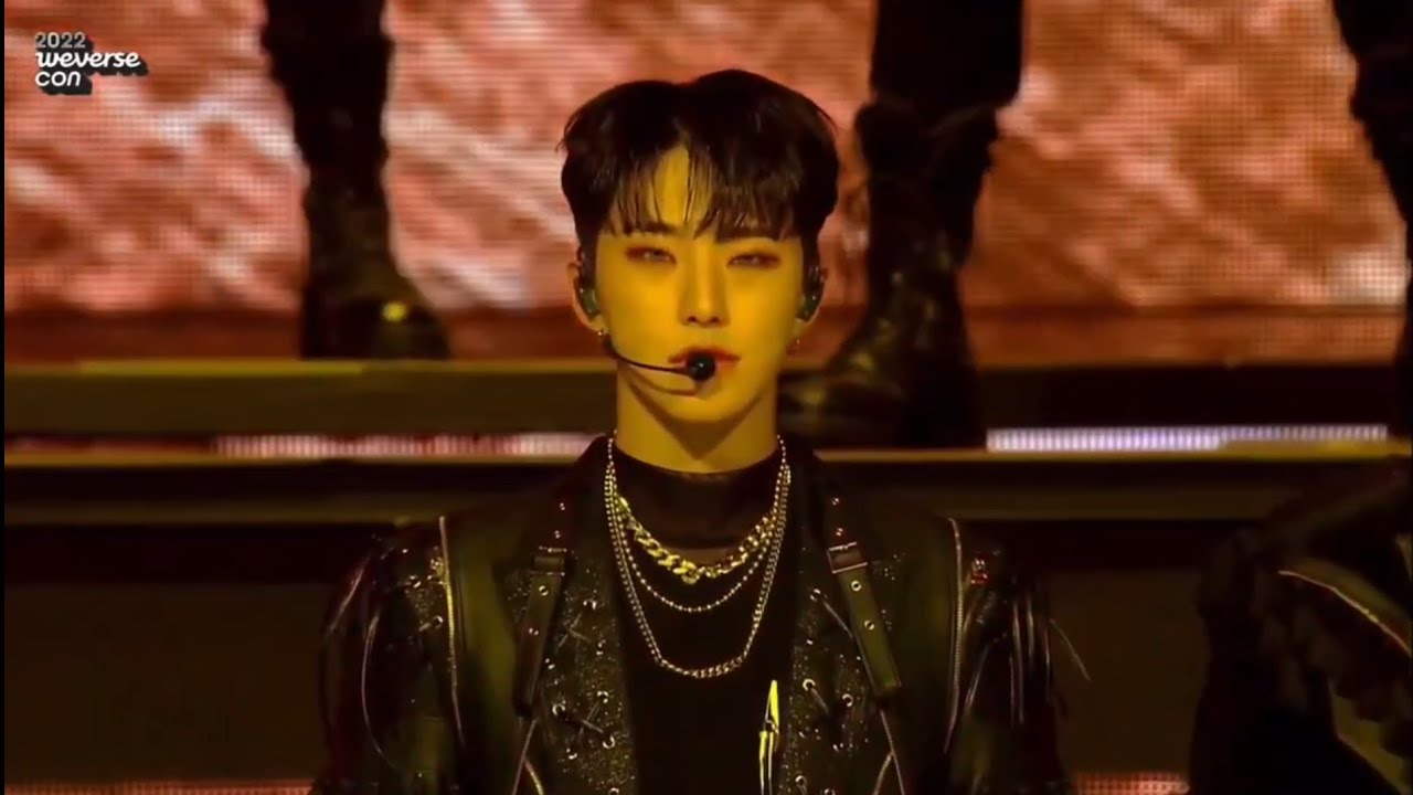SEVENTEEN - Intro + CLAP (Baksu) Performance at weverse con 2022 - YouTube