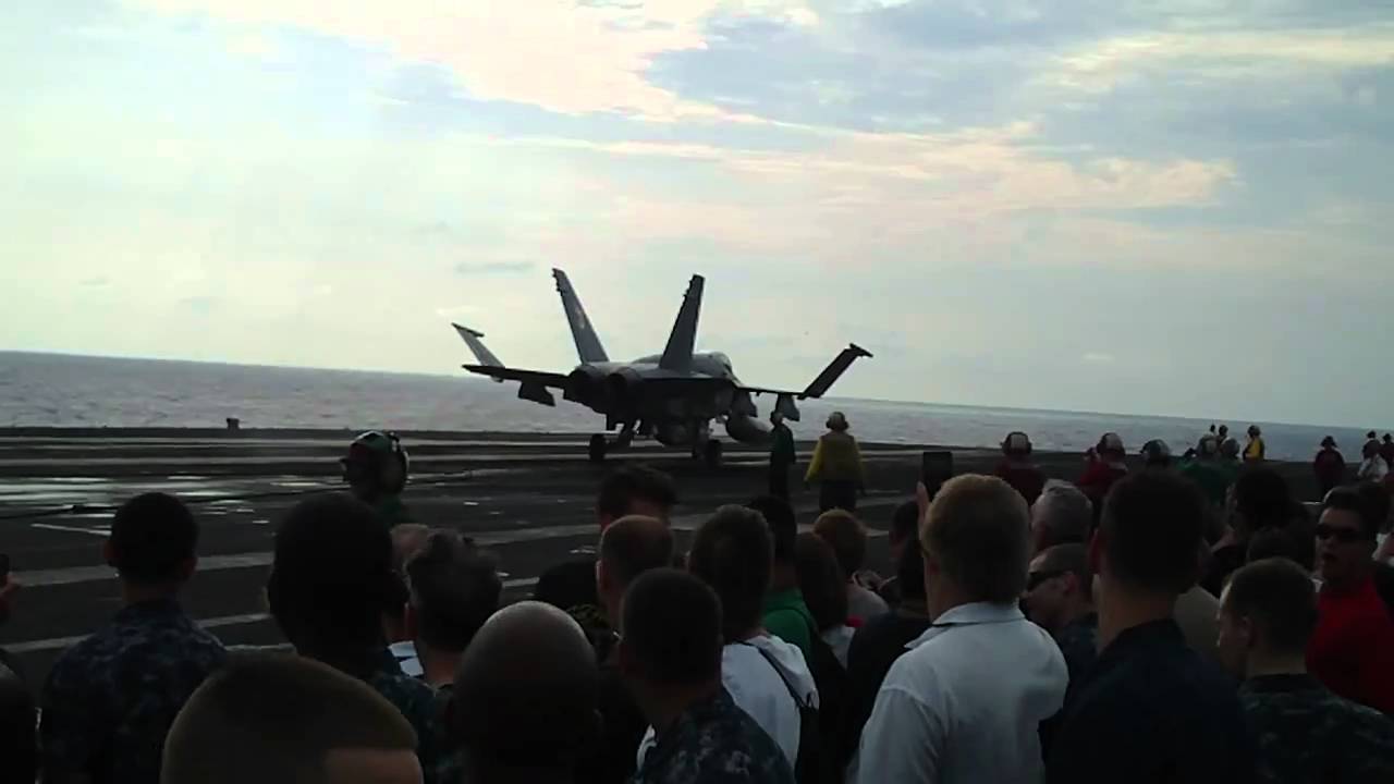 F-18 Landing - YouTube