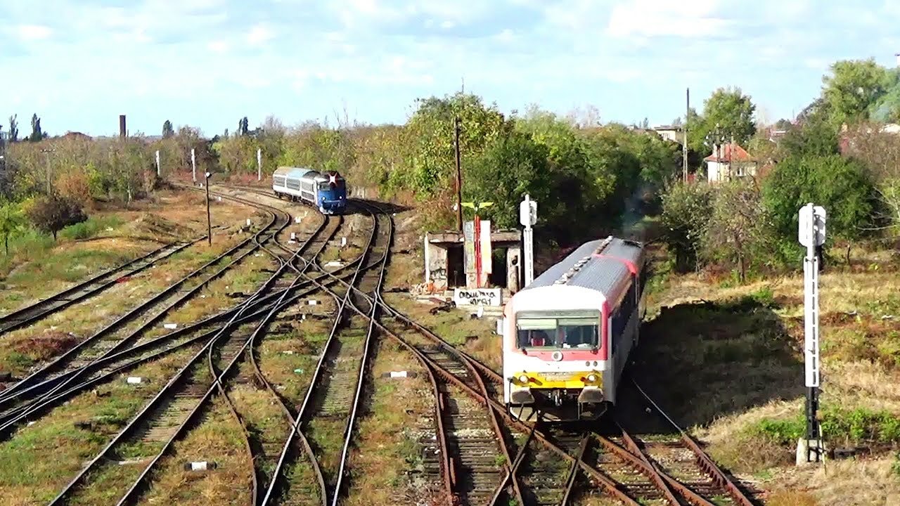 Trenuri lângă Depoul CFR Oradea - YouTube