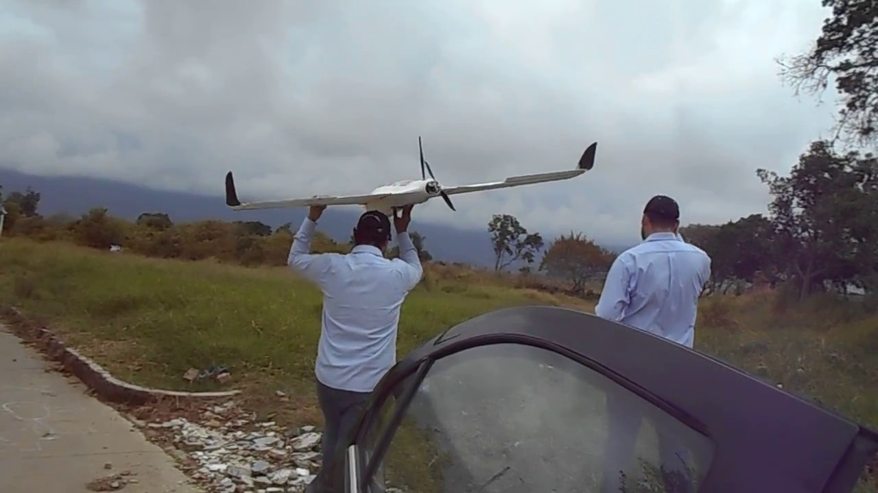 Skywalker X8 hand launch - YouTube