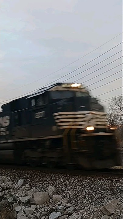 Highballing! NS I18 With Killer Horn! - YouTube