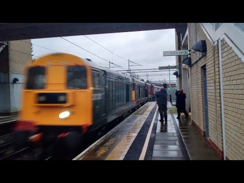 Class 20205, 20007, 20142 + 43480 + 43468 passing Leighton Buzzard with ...