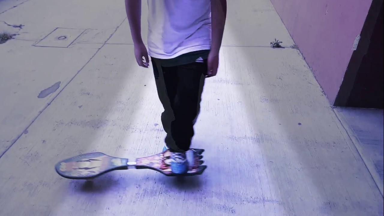 Como usar la patineta de dos ruedas - YouTube