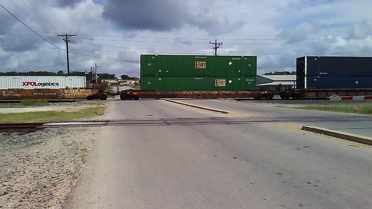 UP Stacker Rolls On Out Of San Marcos - YouTube