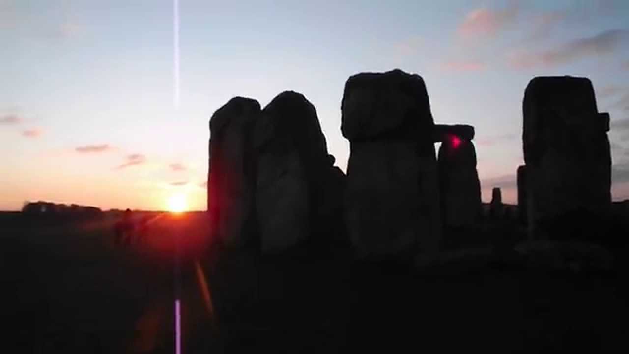 Midwinter Sunrise at Stonehenge. - YouTube
