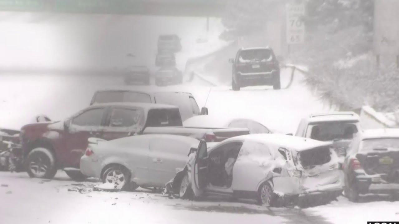 Snow causes multiple crashes, freeway closures - YouTube