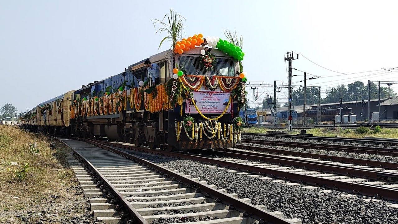 07718 Akola - Akot Train Inaugural Departure with Push - Pull Diesel ...