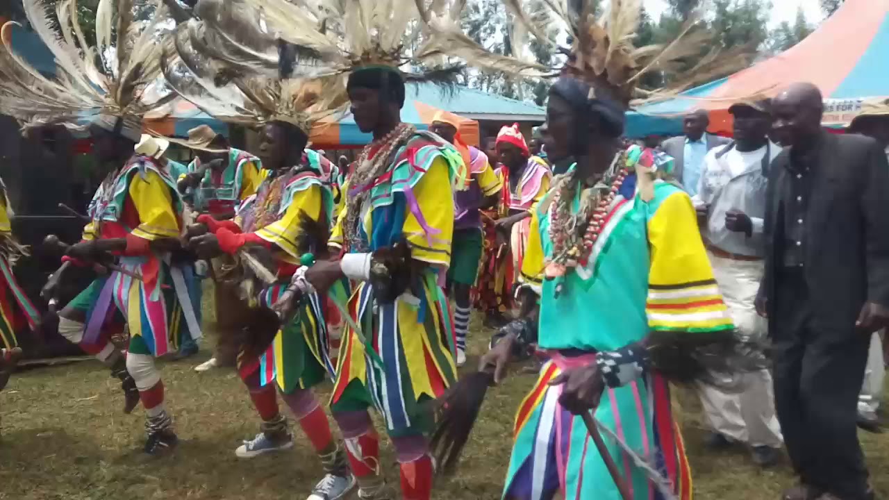 Kagan/Kochia dancers 02 - YouTube