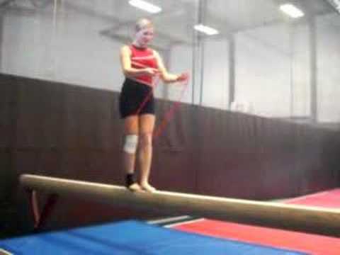 Touwtje springen op de balk - YouTube