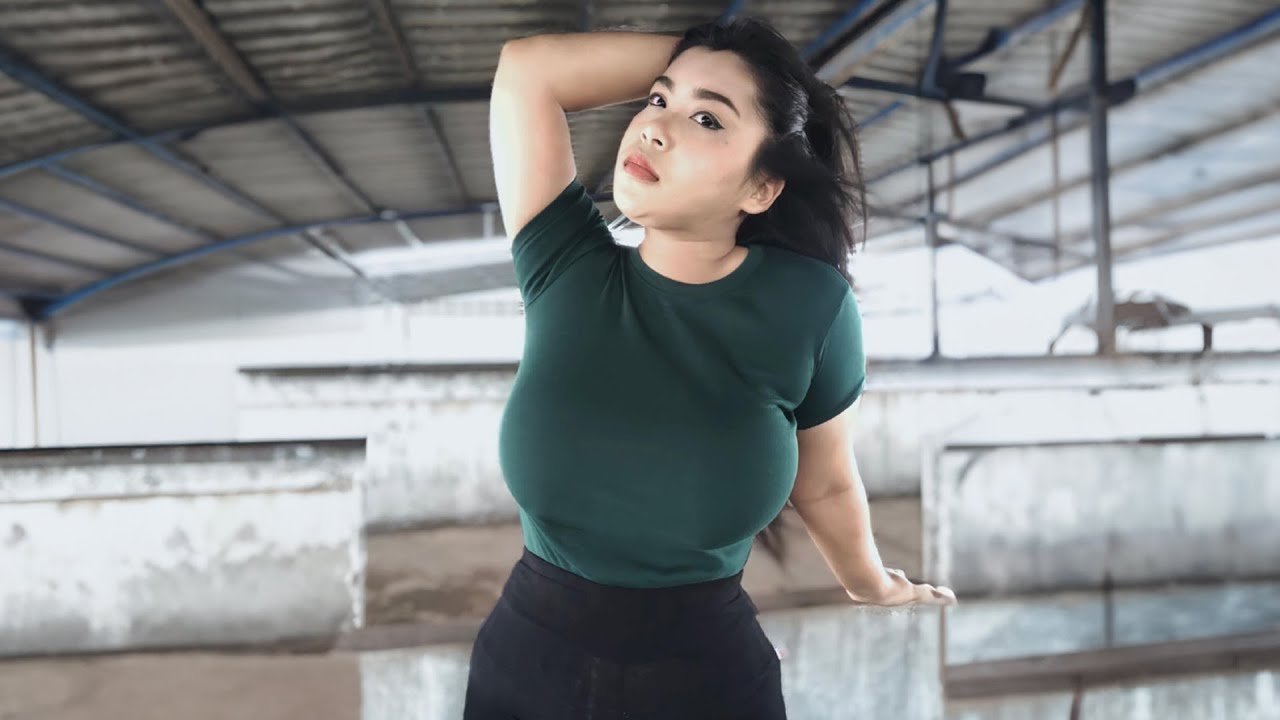 Curvy Model Pafun Chusri Biography, Fashion, Career, Wiki, Curvy Outfit, Net Worth - YouTube