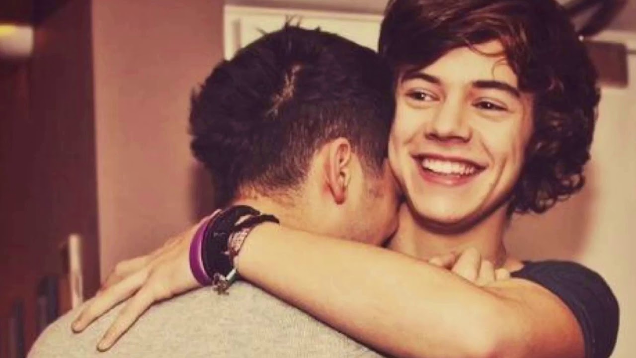 5 minutes of Zarry !! ( hugs ect..) - YouTube