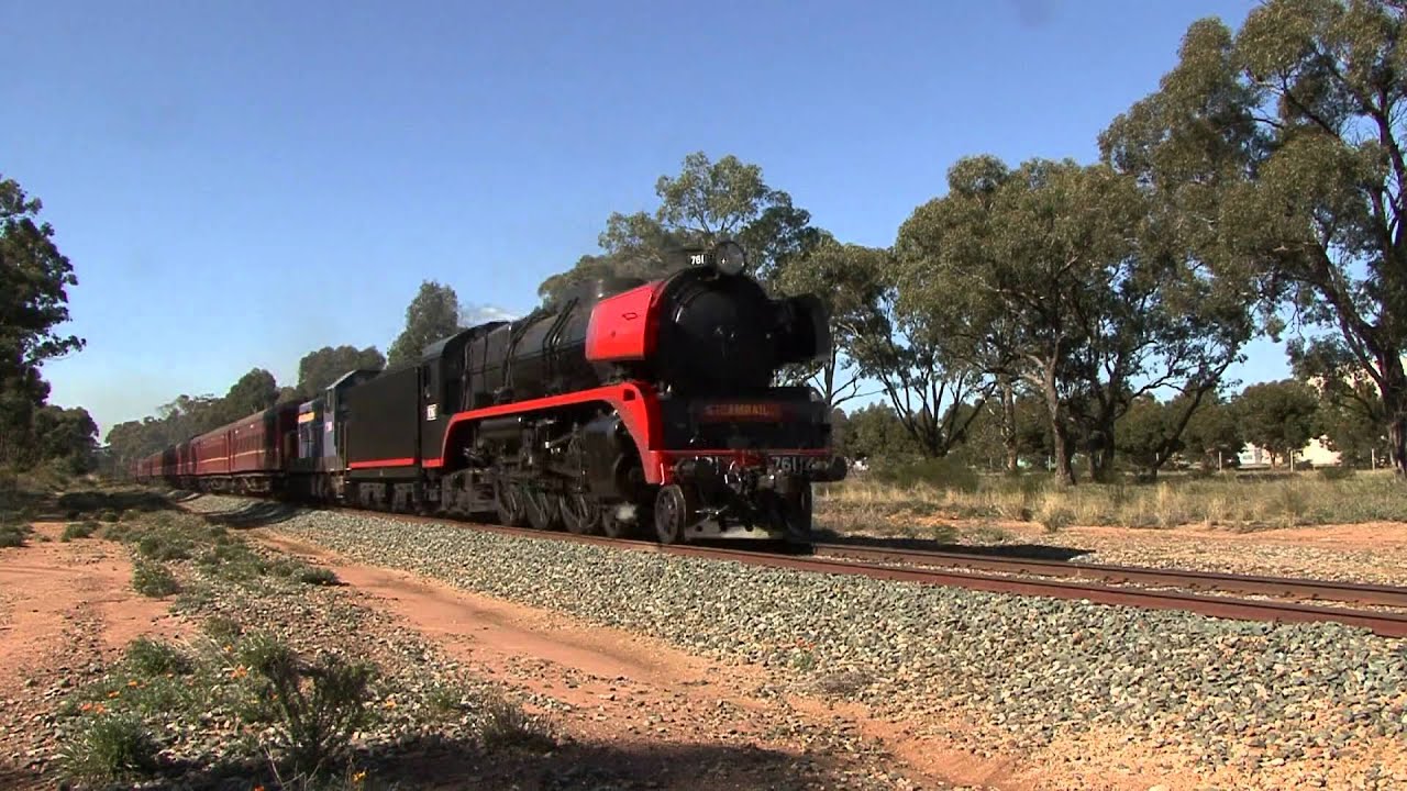 Australian Steam Trains: R761 races between Elmore and Goornong - YouTube