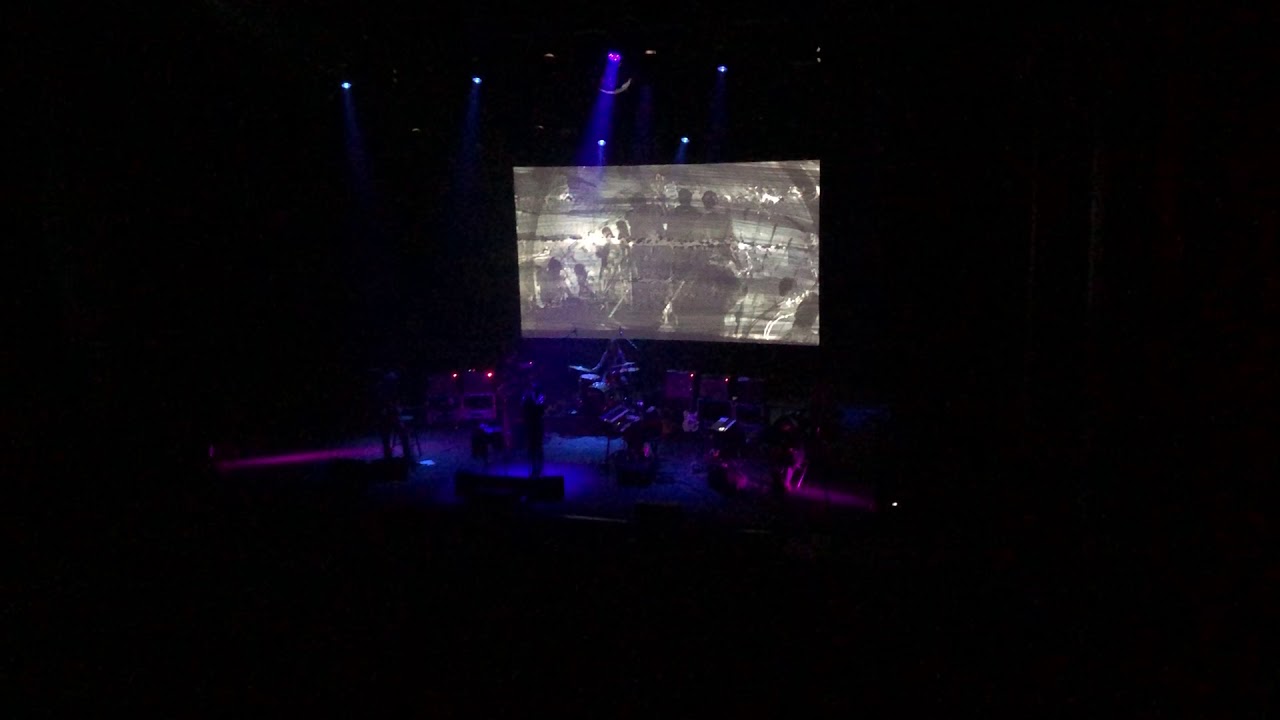 Mazzy Star - Cry, Cry live @ Fox Theater 2019 (Oakland) - YouTube