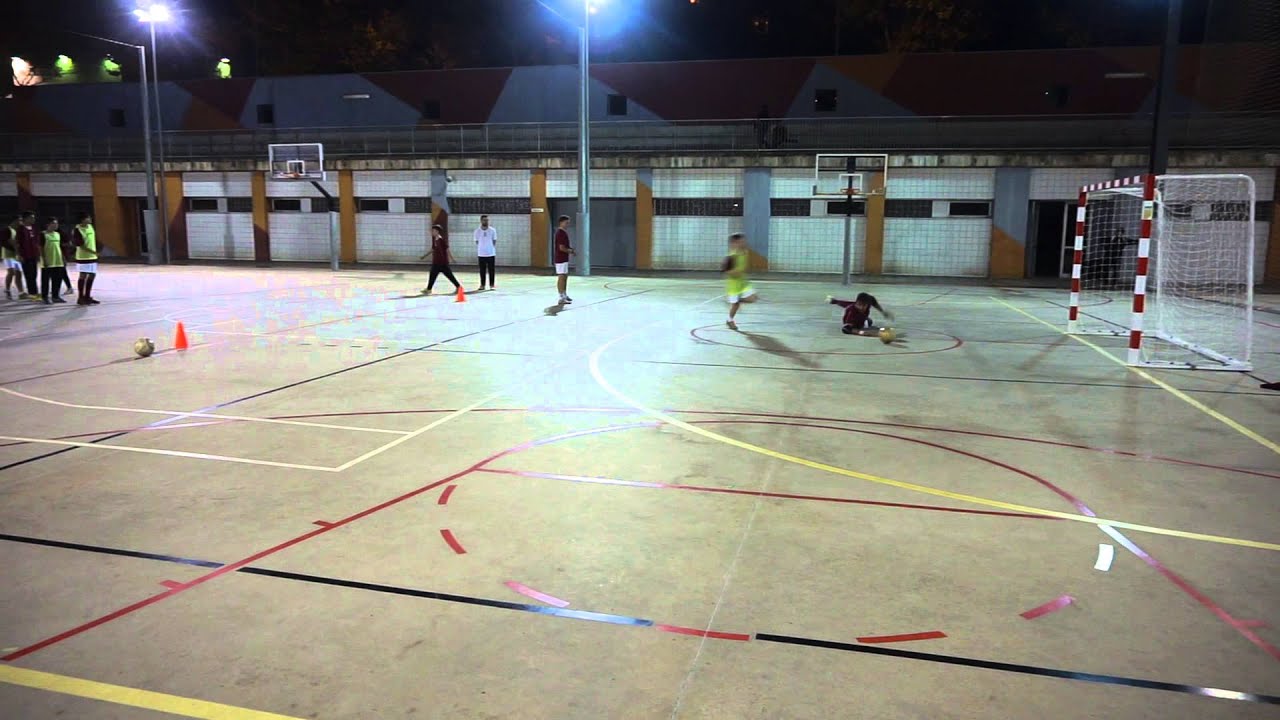 Speed of reaction and finishing, futsal training session. - YouTube