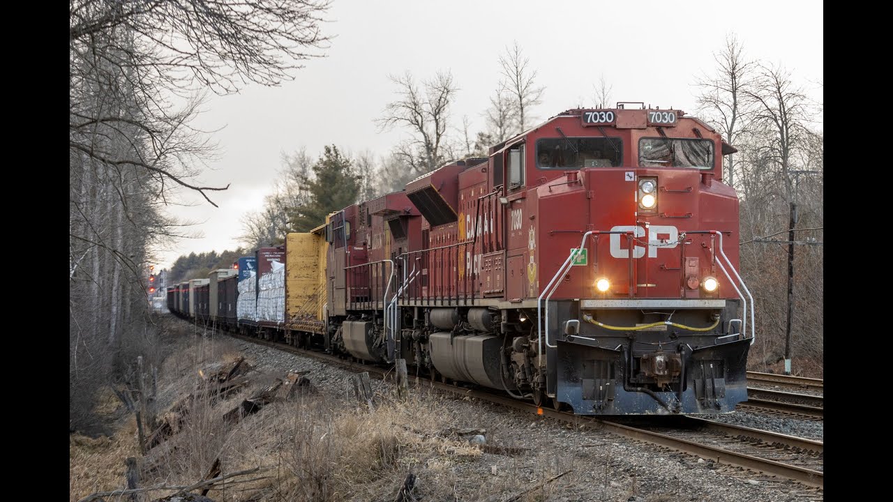 A Friendly Passing - CPKC238 & GEXR Local - YouTube