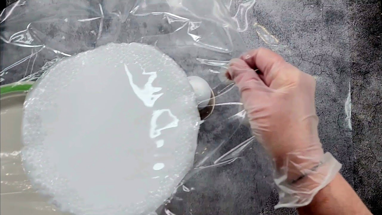 #2066 Easy Resin Drip Halloween Ghost - YouTube