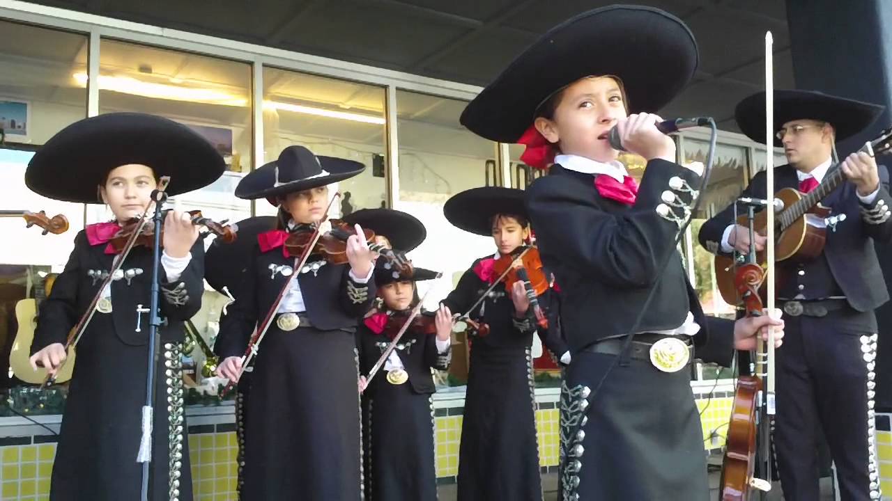Young Mariachi Awesomeness at Chicago Music Store - YouTube