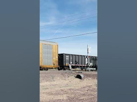 BNSF 7572 EB MANIFEST TRAIN MP 724.8 NEEDLES SUB NEWBERRY RD 11-5-2023 #railway #bnsf # ...