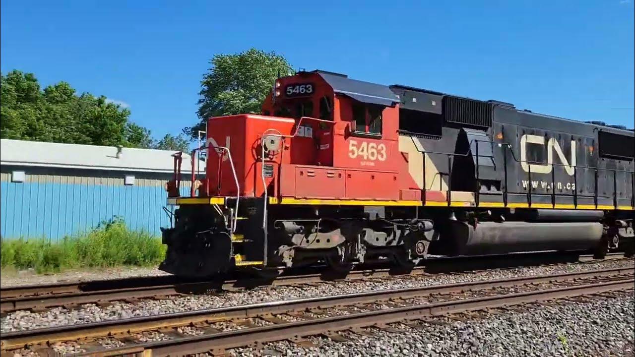 CN 5463, 5323, 5675 crawl an Eastbound local freight train through Vicksburg, MI - YouTube